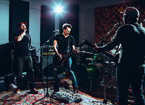 Weekend warrior: adman-turned-guitar hero Jamie Garratt - BCBusiness